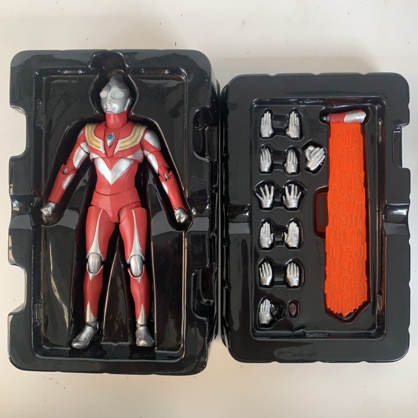 Jual SHF Figuarts Ultraman Tiga Power Type Red New Mainan Ultraman ...
