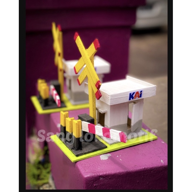 Jual miniatur mainan palang pintu kereta api indonesia,paling murah ...