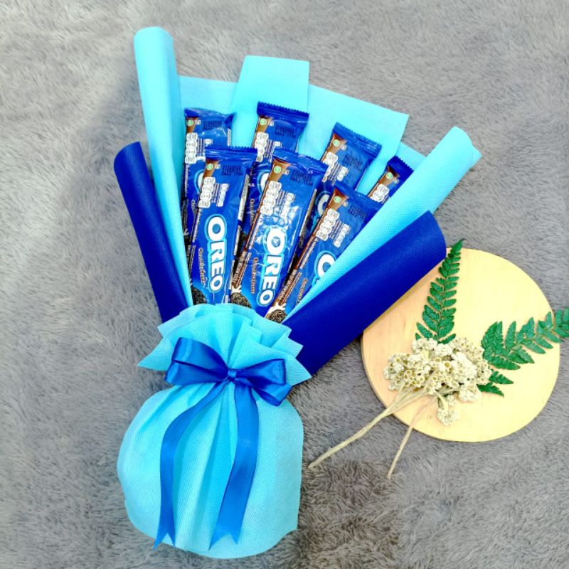 Jual buket Snack Oreo biru hadiah wisuda Snack ekonomis lucu | Shopee ...
