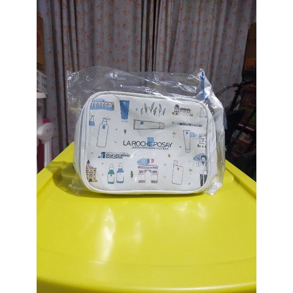 Jual La Roche Posay Pouch Putih Tempat Kosmetik Pouchz La Roche Posayz ...