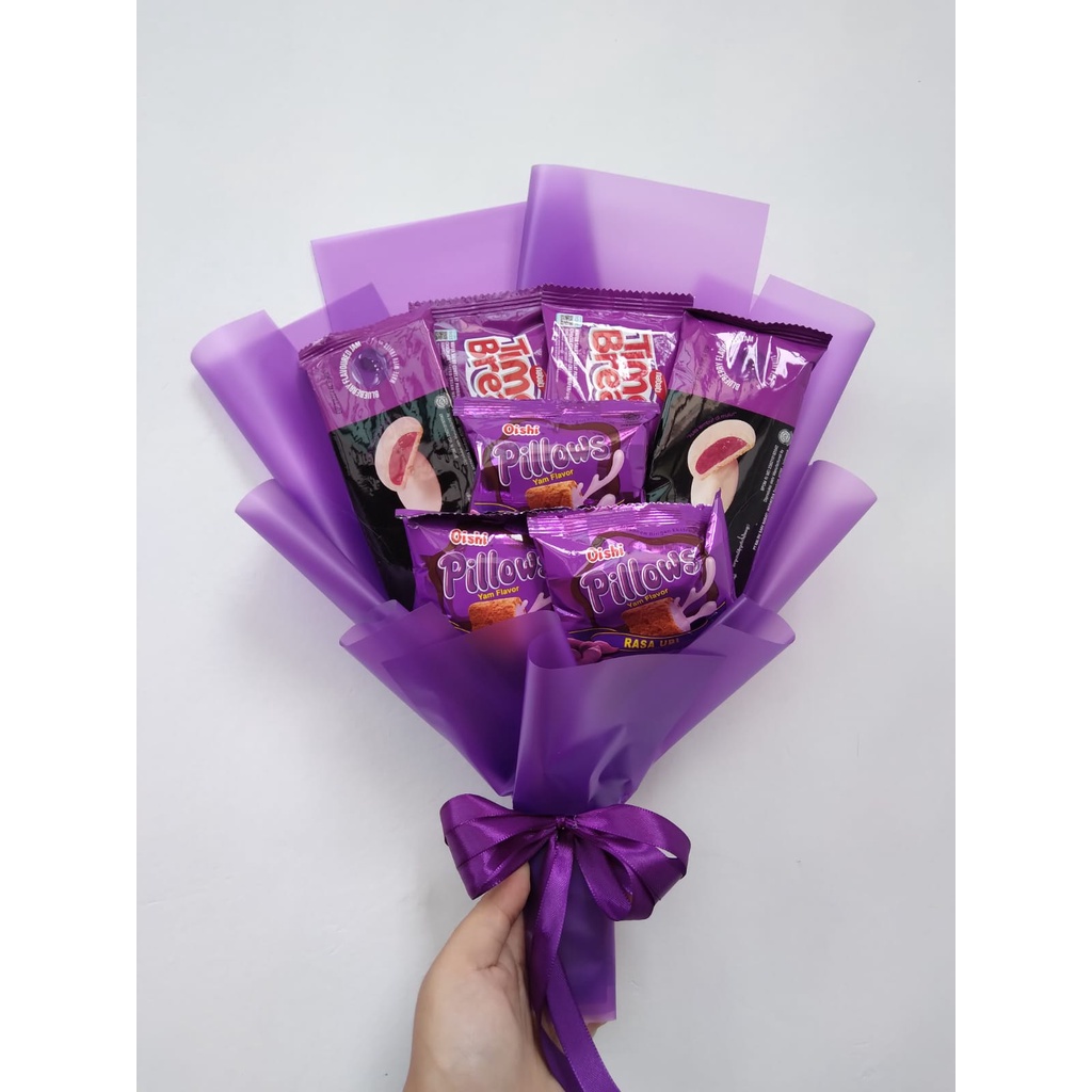 Jual bucket snack wisuda,birthday /buket snack serba ungu | Shopee ...
