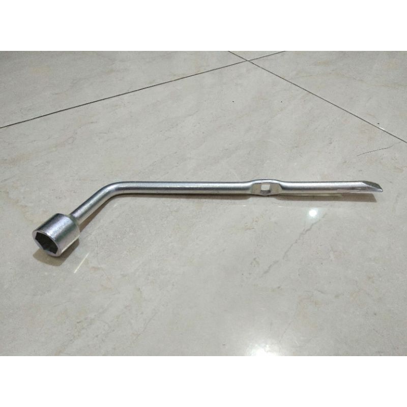 Jual Kunci roda Toyota Innova Fortuner kijang kapsul ukuran 21, handle ...