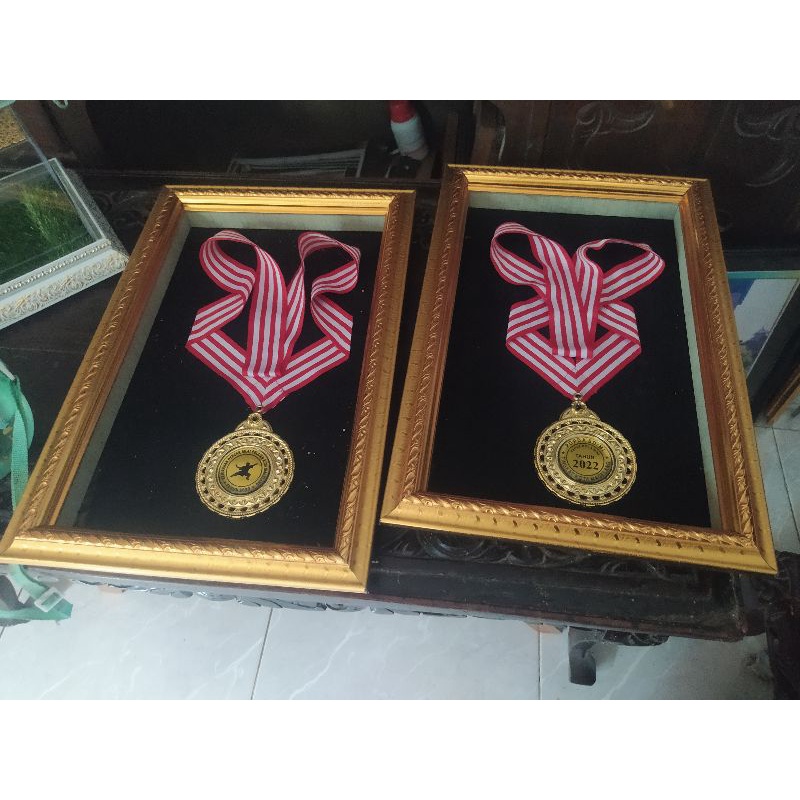Jual PIGURA MEDALI FRAME EMAS READY BANYAK SIAP DIORDER | Shopee Indonesia