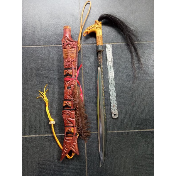 Jual Mandau antik dayak dari t@nduk rus@ asli berukir. pjg 72cm. Mantap ...