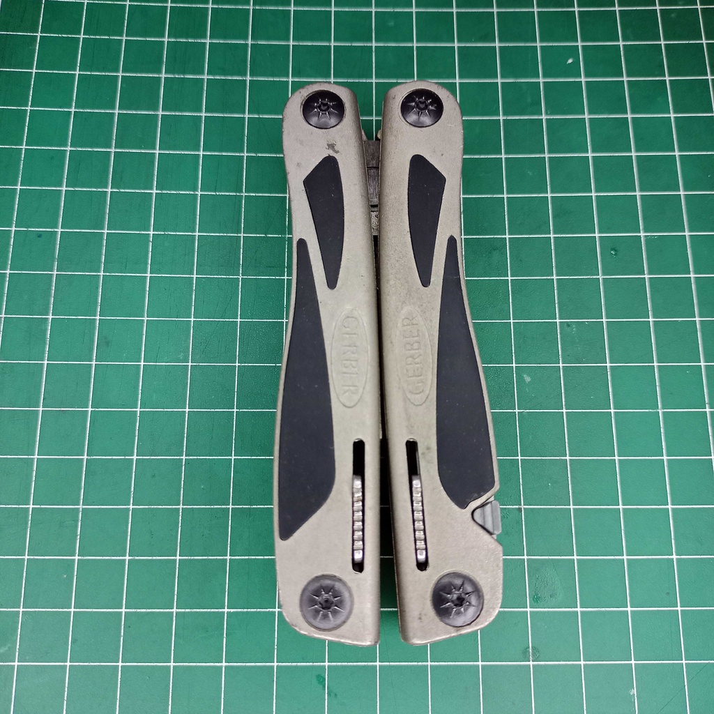 Jual Gerber Deluxe Legend 800 Multitool With Fiskars Scissors and Hack ...