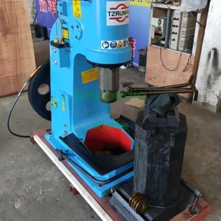 Jual Mesin Forging Hammer Palu Tempa Udara Untuk Pandai Besi C41 75KG ...