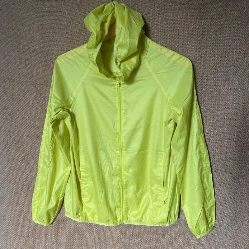 Jual Uniqlo Ultralight Shocking Yellow Running Jacket Woman | Shopee ...