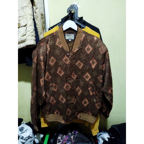 Jual Vintage Bomber Jacket ( motif batik) | Shopee Indonesia