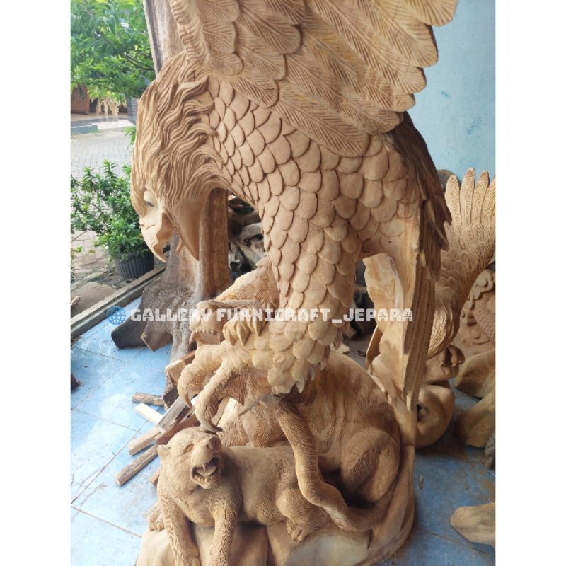 Jual Patung Burung Elang vs Beruang Tinggi 250cm | Shopee Indonesia