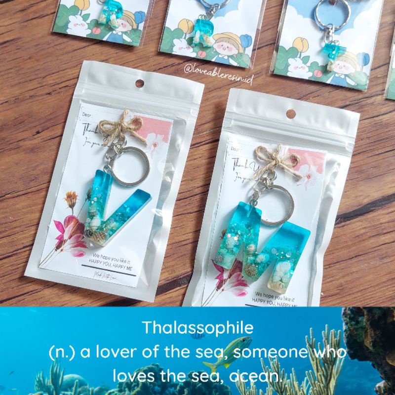 Jual Gantungan Kunci Resin Huruf Laut dan Pantai || Resin Ocean Letter ...