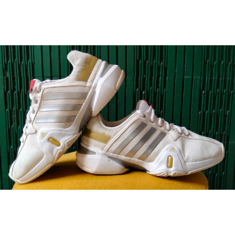 Jual Sepatu Adidas Kulit Langka, Size 42,5 Tag kanan kiri berbeda ...