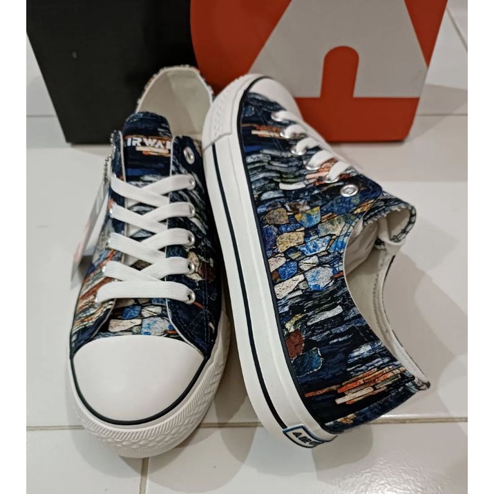 Jual Sepatu Air Walk Motif | Shopee Indonesia