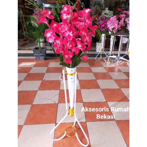 Jual Rangkaian bunga anggrek artificial dengan vas corong pot standing ...