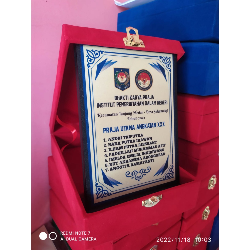 Jual Plakat & Box Bludru Premium Gliter Plakat Kayu Murah Plakat Wisuda Plakat Cindramata Plakat ...