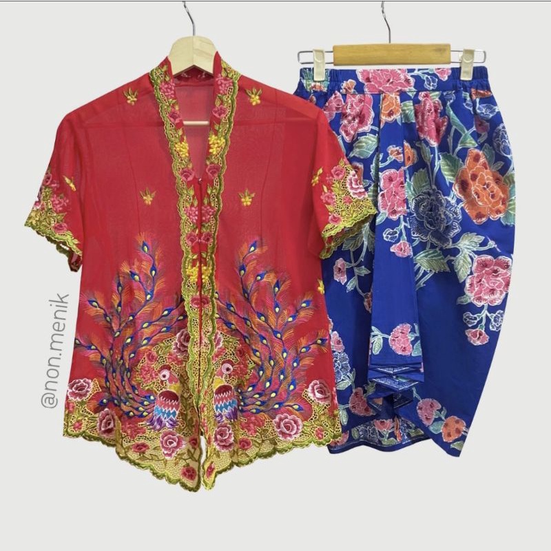 Jual M KEBAYA MERAH DAN ROK ENCIM BIRU | Shopee Indonesia
