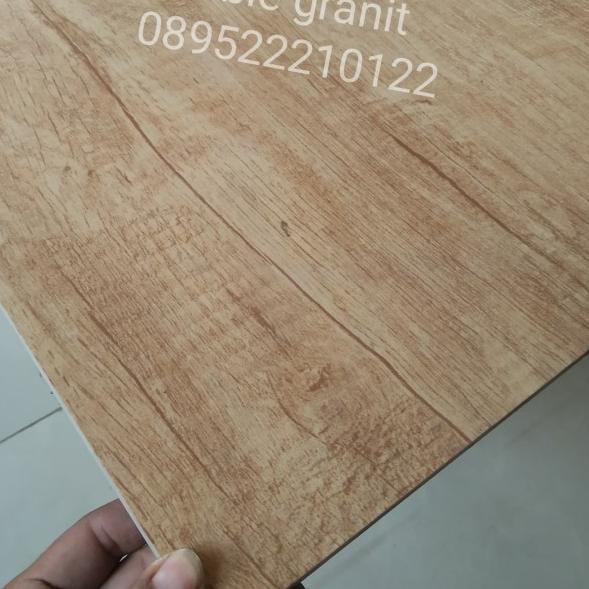 Jual granit motif kayu 60x60 Golden Oakwood by Indogress | Shopee Indonesia