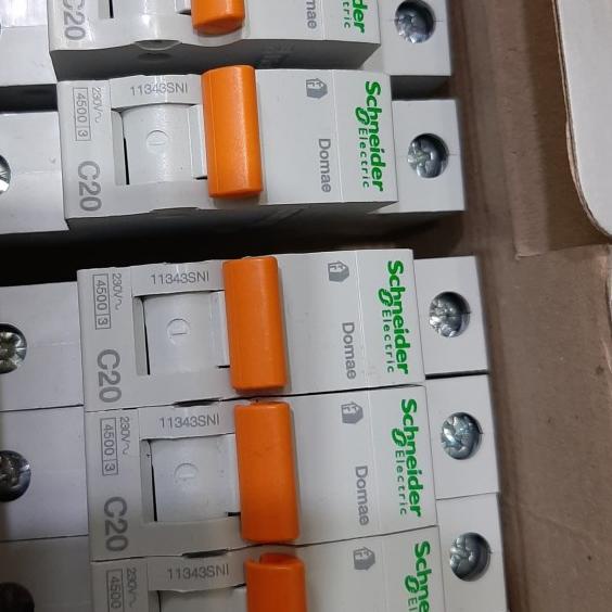 Jual MCB DOMAE 1P 20A SCHNEIDER | Shopee Indonesia