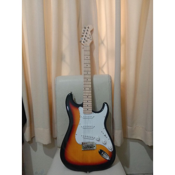Jual Gitar Elektrik (listrik) Fender Stratocaster Clarity BAGUS ...