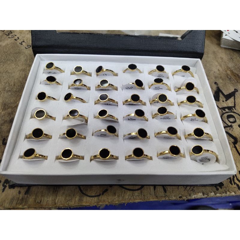 Jual Cincin titan ring Mt Black tengah gold terbaru-tidakkarat-isi36pcs ...