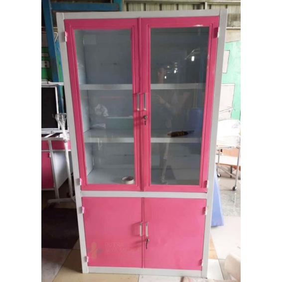 Lemari Obat Klinik - Perumperindo.co.id