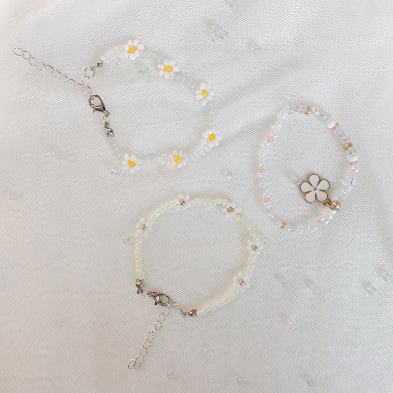 Jual Korean Floral White Bracelet - Gelang manik bunga - Gelang manik ...