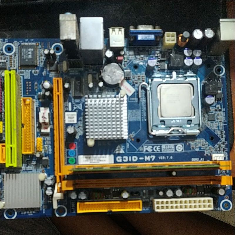 Jual Mainboard G31 + Proc Intel Dual Core E700 + DDR2 1Gb + HDD ata ...