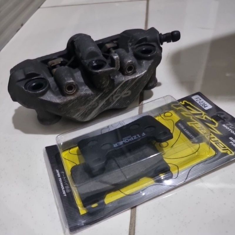 Jual Kaliper depan TOKICO kanan 4 piston Honda CBR 600 1000 model radial pitch 108 mm | Shopee ...