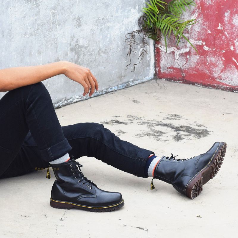 Jual sepatu pria dan wanita dr martens 8 hole sepatu boots dr marteen ...