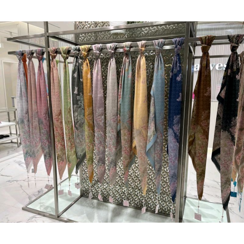 Jual The Parisian Series Buttonscarves x Emily in Paris | Shopee Indonesia