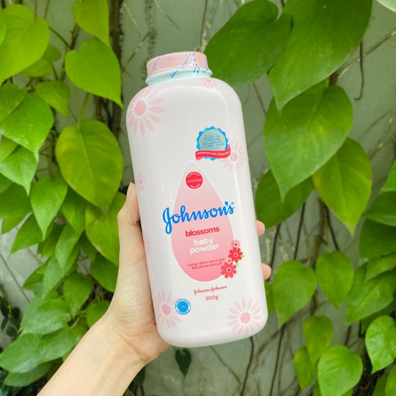 Jual Johnsons Baby Powder Bedak Bayi Blossoms 300g | Shopee Indonesia