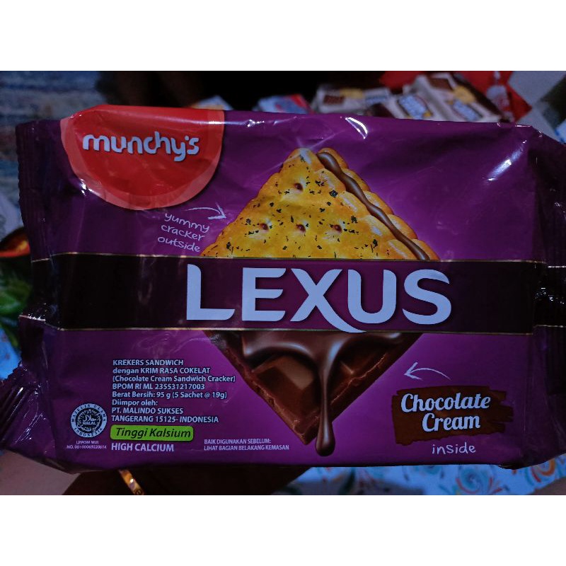 Jual Lexus chocolate cream yummy cracker outside 95g | Shopee Indonesia
