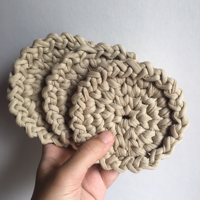 Jual Tatakan gelas rajut / Coaster crochet Tyarn Soft Khaki | Shopee ...