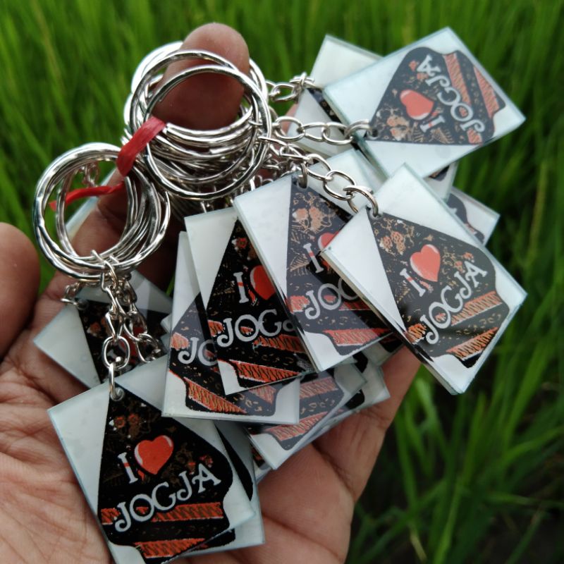 Jual 1 pcs gantungan kunci akrilik model gunungan i love Jogja Souvenir Malioboro oleh oleh khas ...