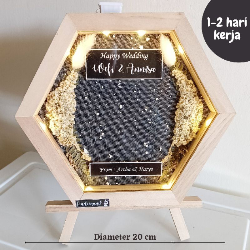 Jual flower in frame hexagon 20cm | hexagon salju | kado aestetik ...
