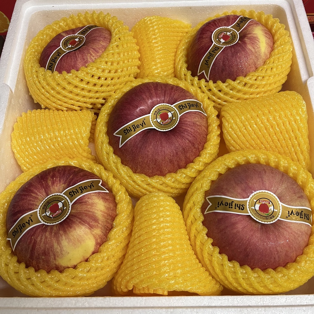 Jual Apel Besar Jepang Sekaichi Hampers imlek / Buah Segar Spesial ...