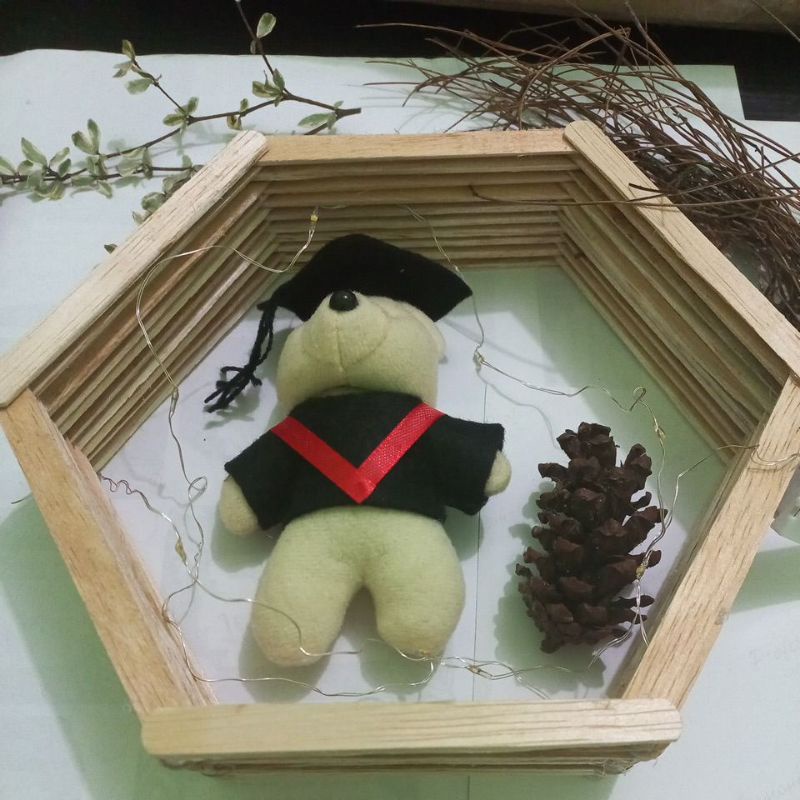 Jual Kado Wisuda/Ulang Tahun Hexagonal/Persegi Frame Isi Foto Polaroid ...