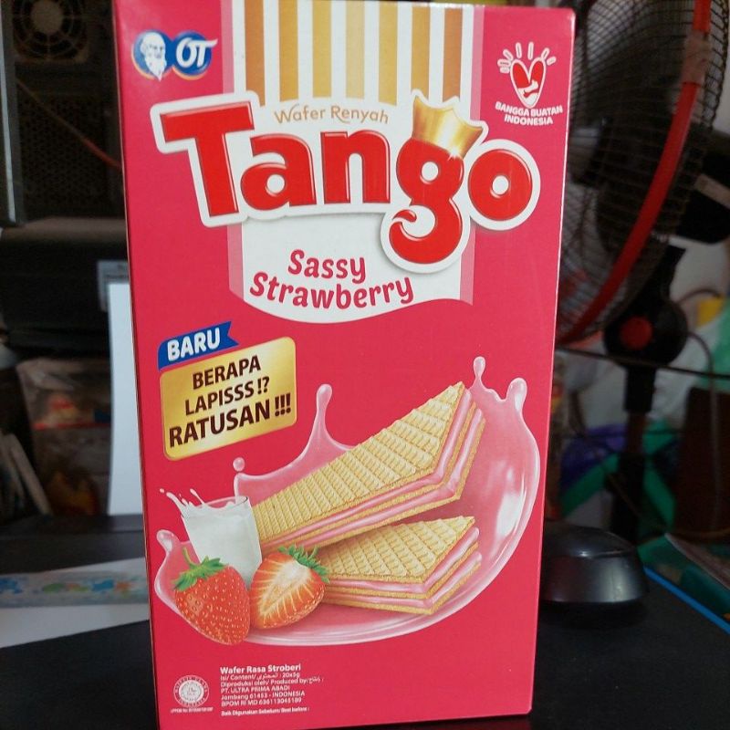 Jual Tango Wafer Strawberry 1 box isi 20 | Shopee Indonesia