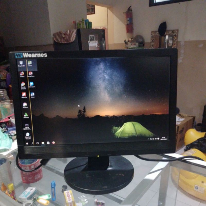 Jual Monitor PC Komputer LED Wearnes 16 Inc minus ada 1 garis disebelah ...