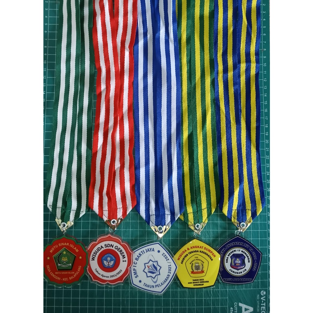 Harga medali perpisahan sekolah Terbaru Des 2025 | BigGo Indonesia