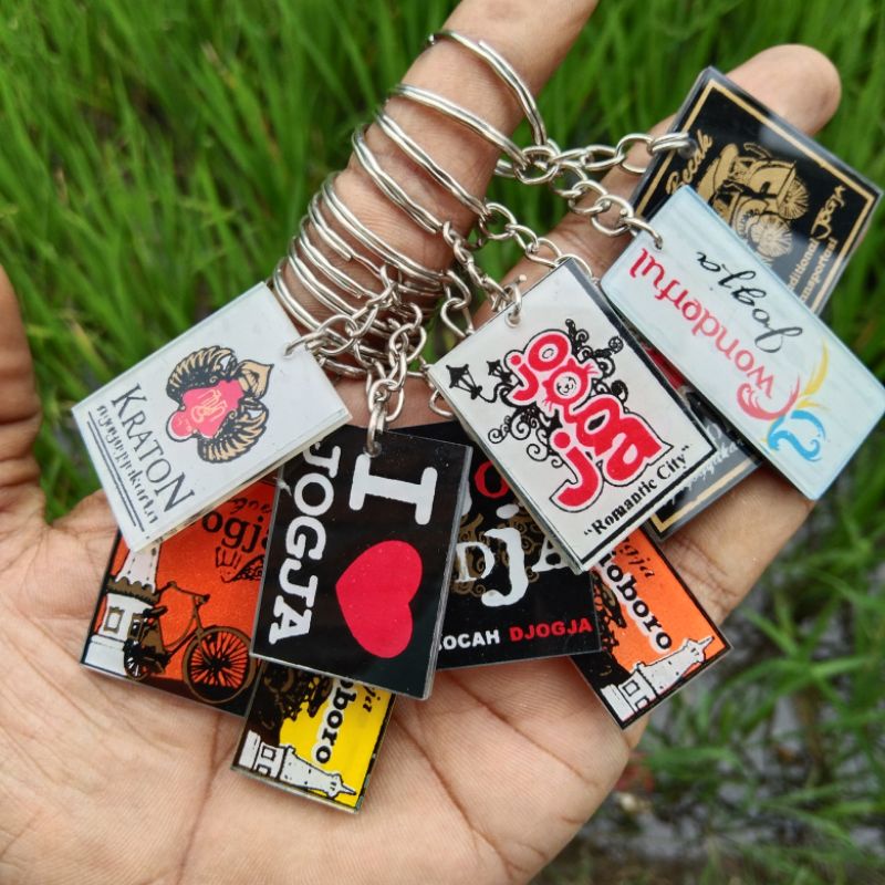 Jual Paket souvenir gantungan kunci isi 10 macam gantungan kunci akrilik khas jogja souvenir ...