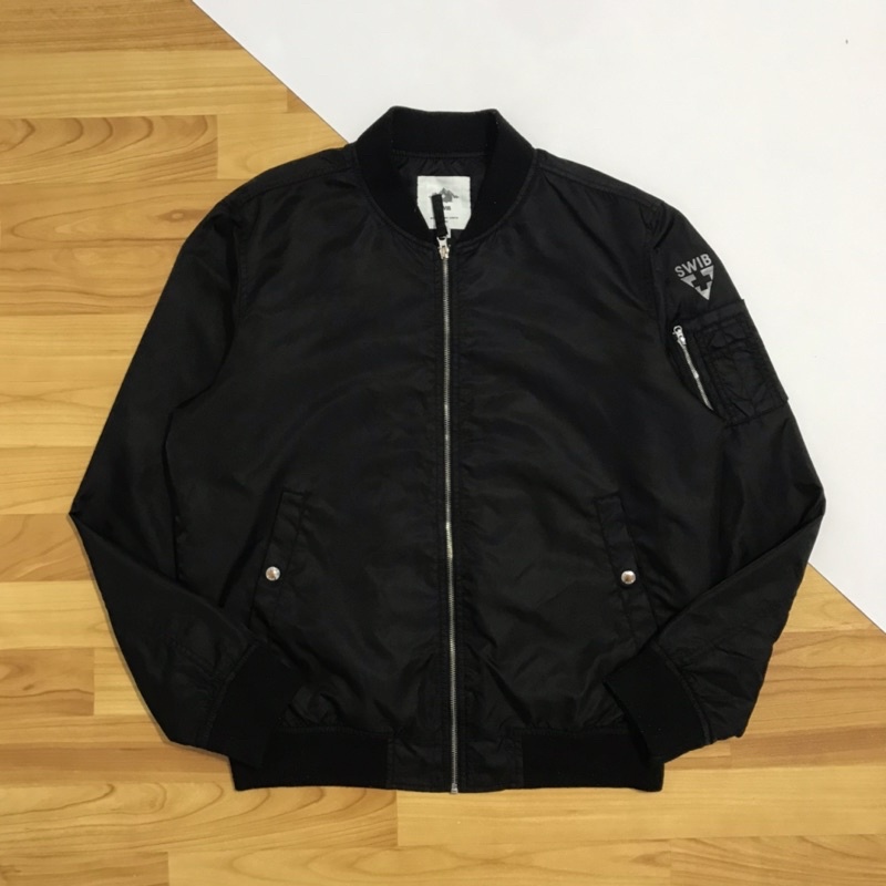 Jual jacket bomber/SWIB black bomber jacket second bekas preloved ...