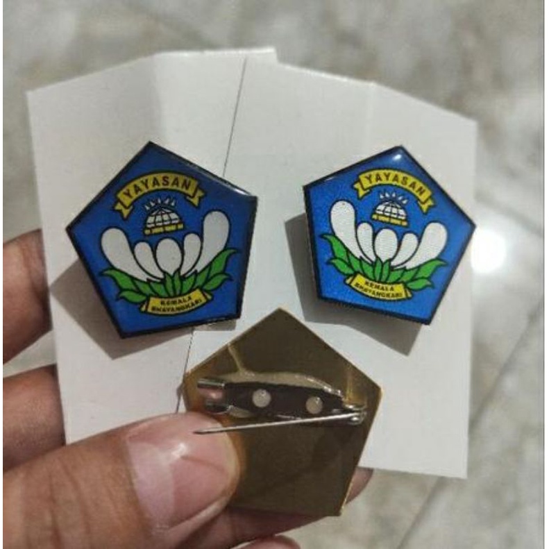 Jual Perlengkapan Lencana Bross Yayasan Kemala Bhayangkari | Shopee ...